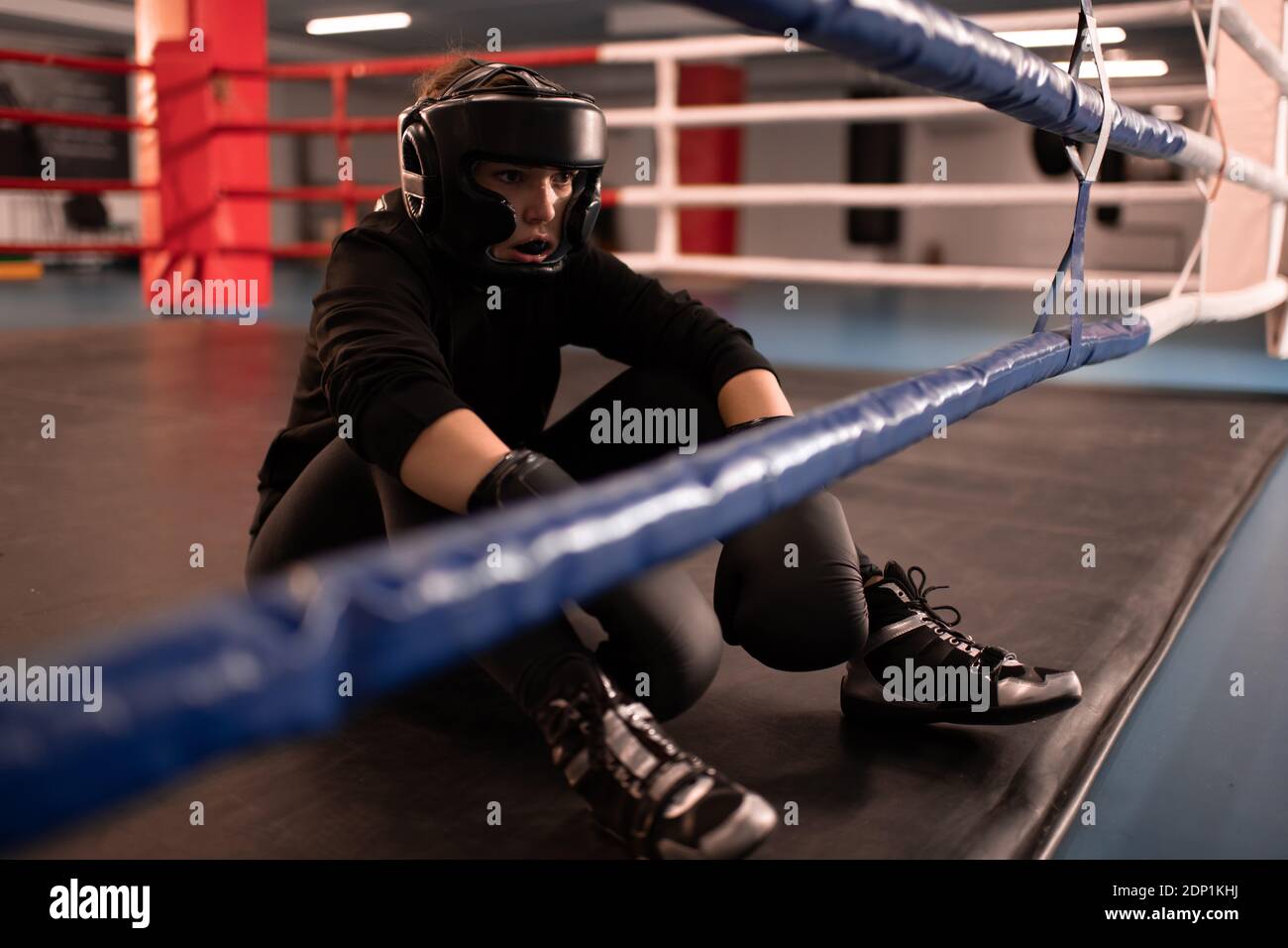 Tired boxer sitting boxing ring hi-res stock photography and images - Alamy