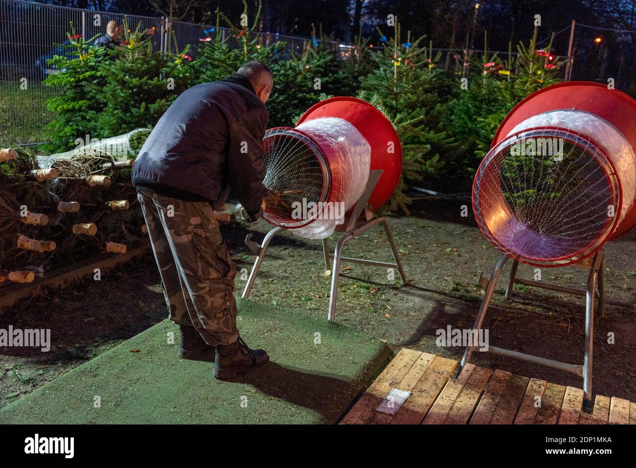 Full hopper hi-res stock photography and images - Alamy