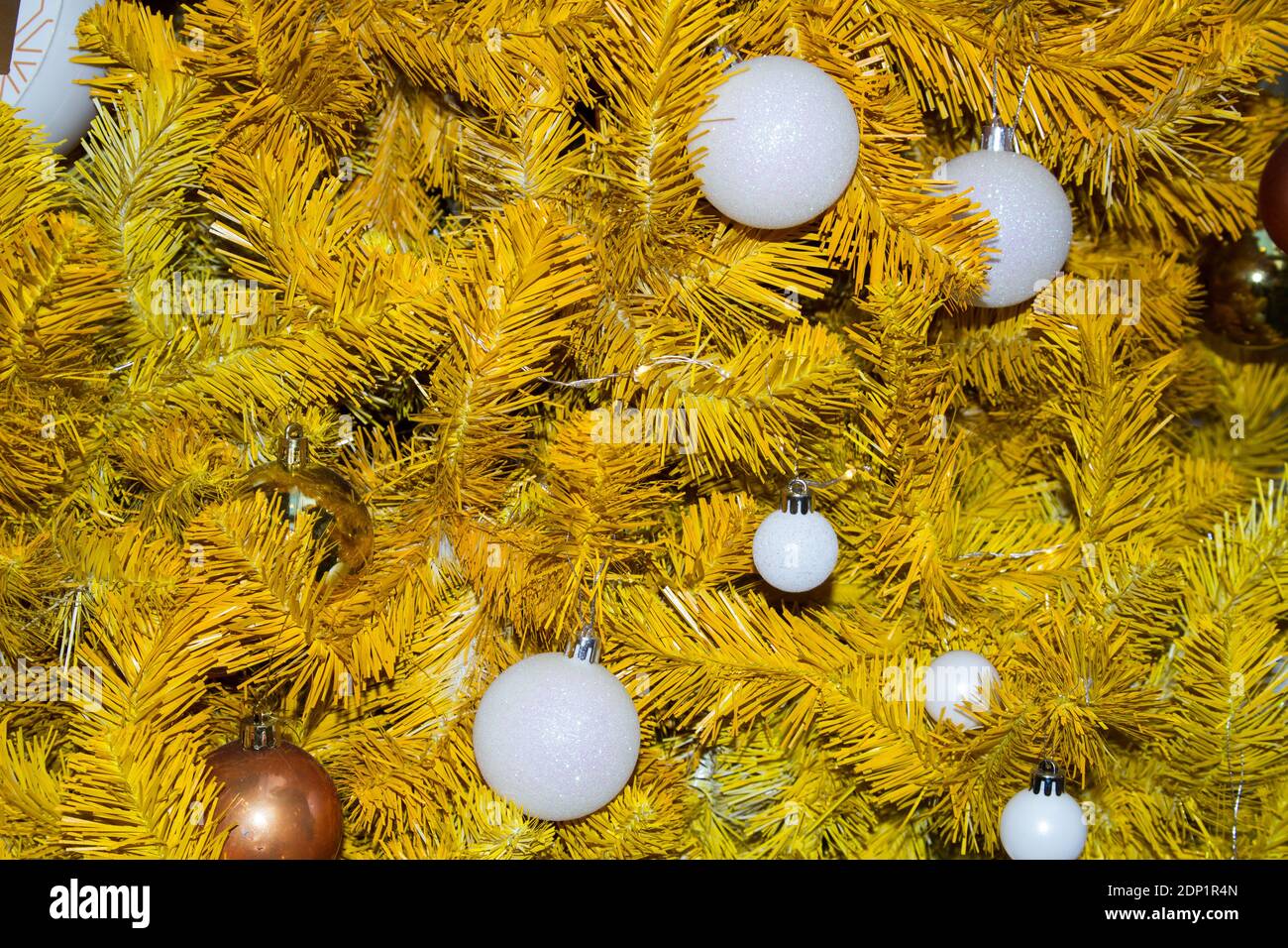 Close-up of a yellow Christmas tree with white balloons Stock Photo - Alamy