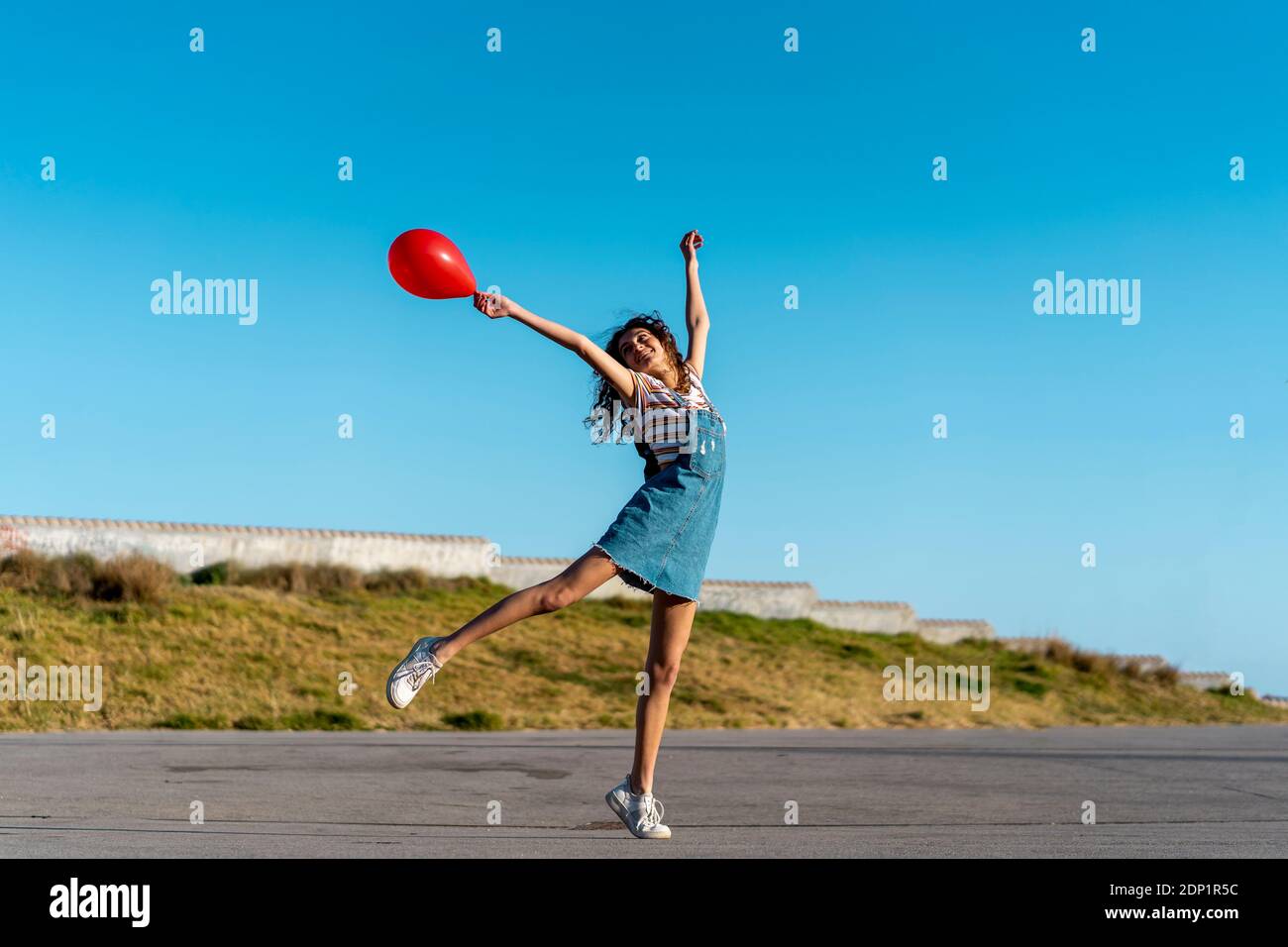 Woman holding ballon hi-res stock photography and images - Alamy