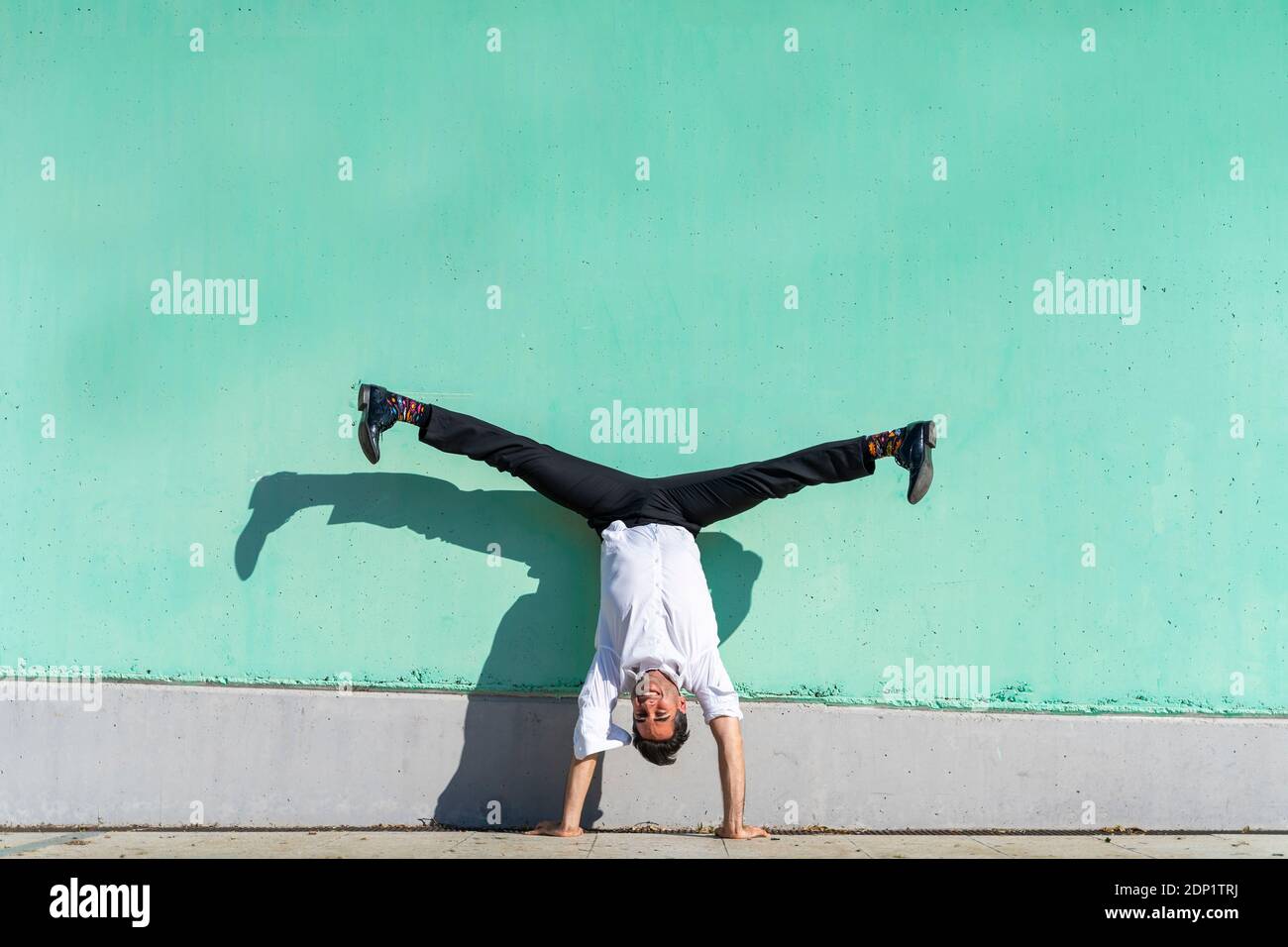Straddle hi-res stock photography and images - Alamy