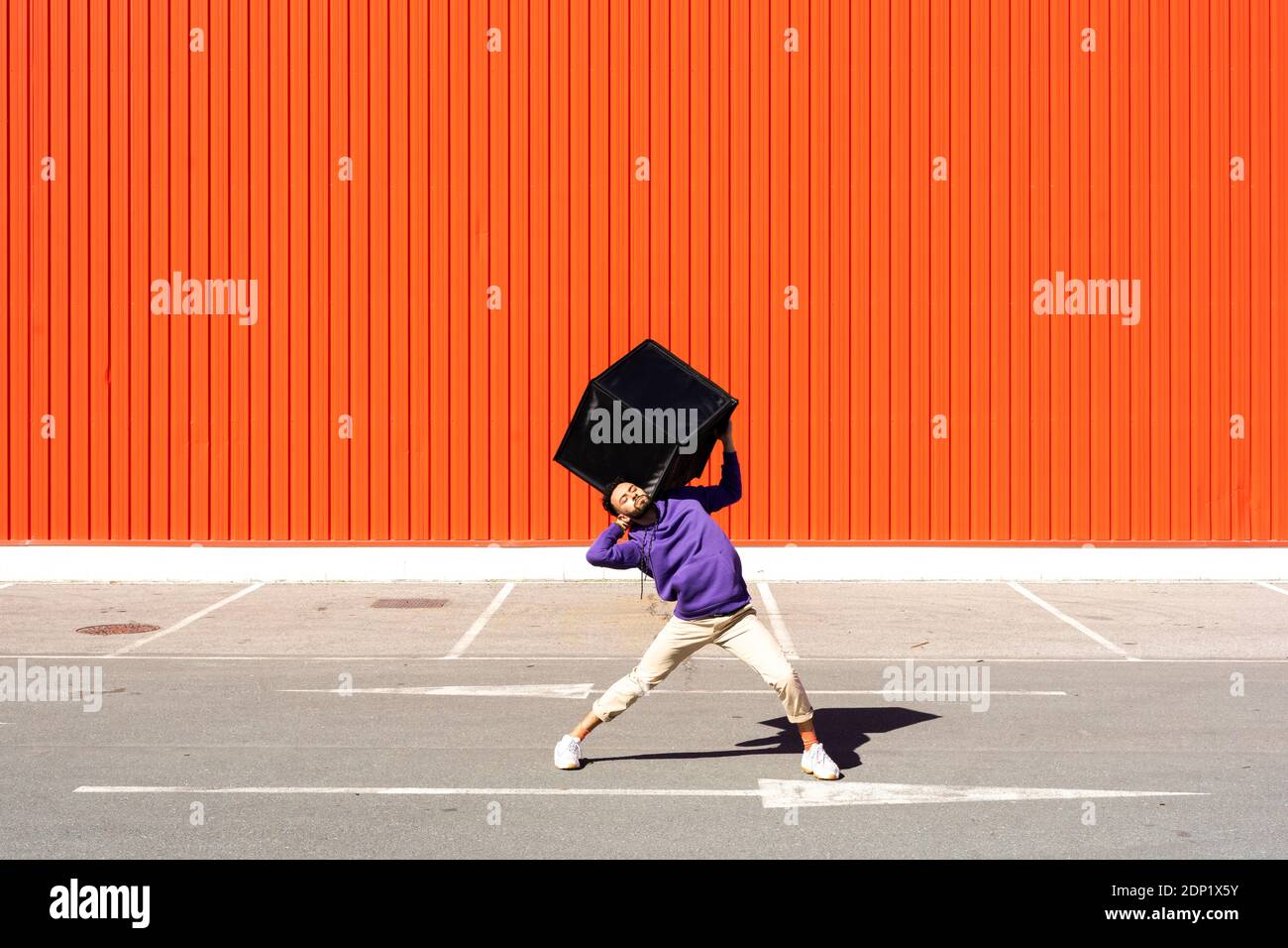 Man carrying box sign hi-res stock photography and images - Alamy