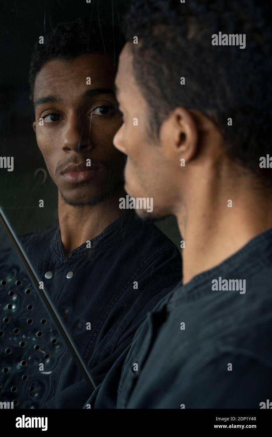 Man reflecting mirrors hi-res stock photography and images - Alamy