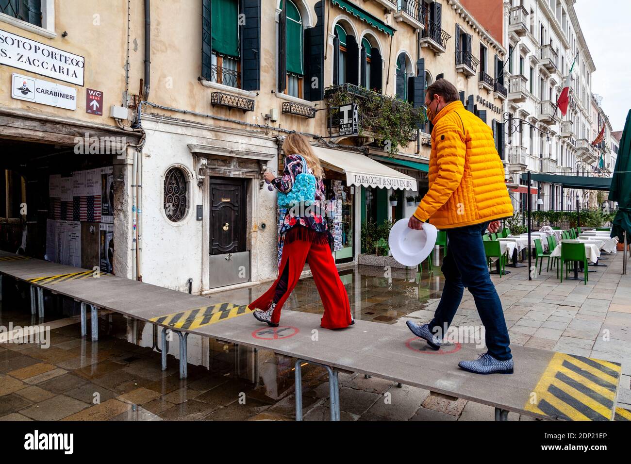 Raised platform hi-res stock photography and images - Alamy