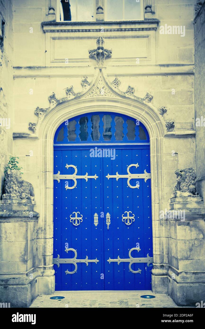 Old gates hi-res stock photography and images - Alamy