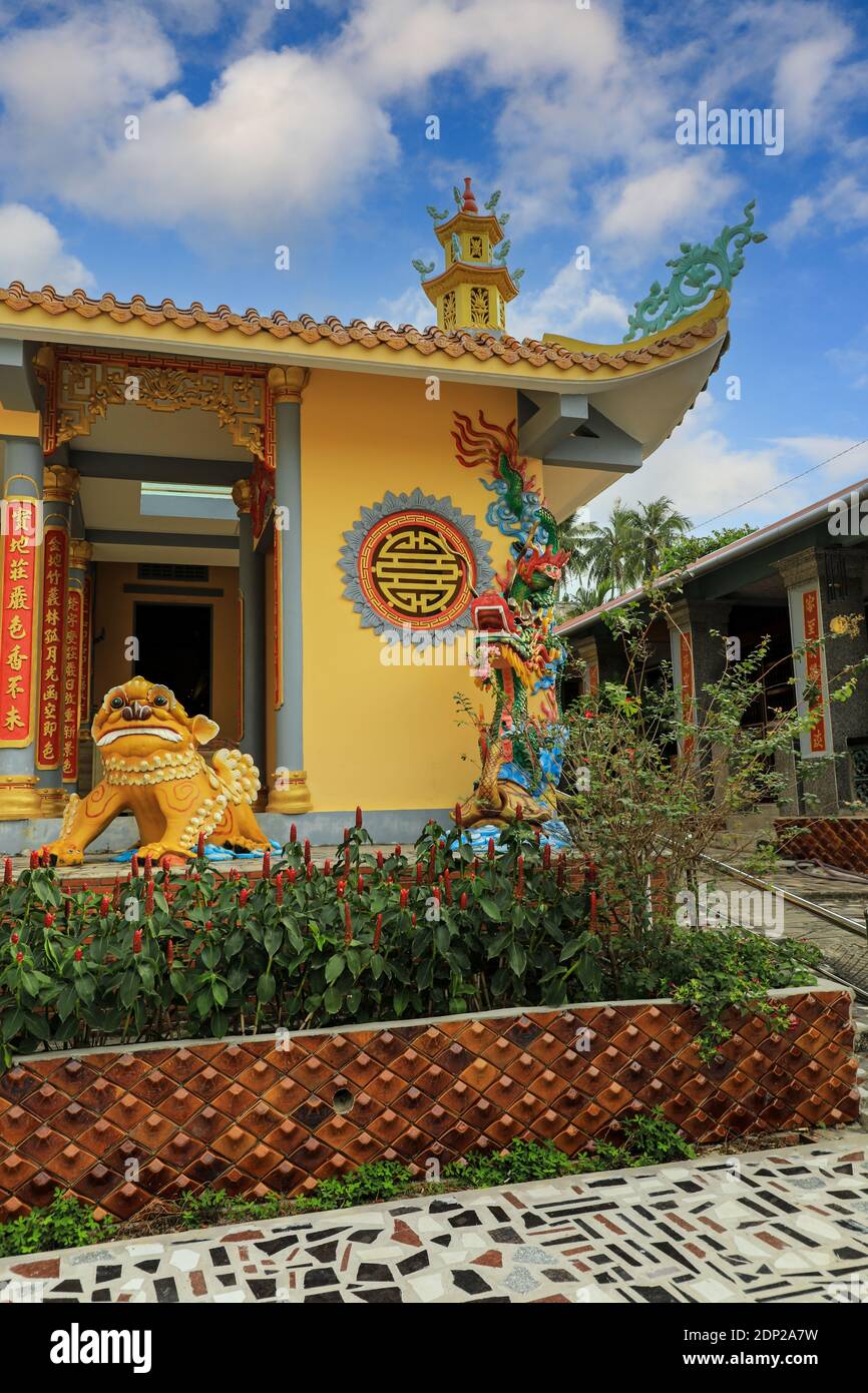 Mythical creature at Sung Hung Pagoda (Sung Hung Co Tu), Tran Hung Dao ...