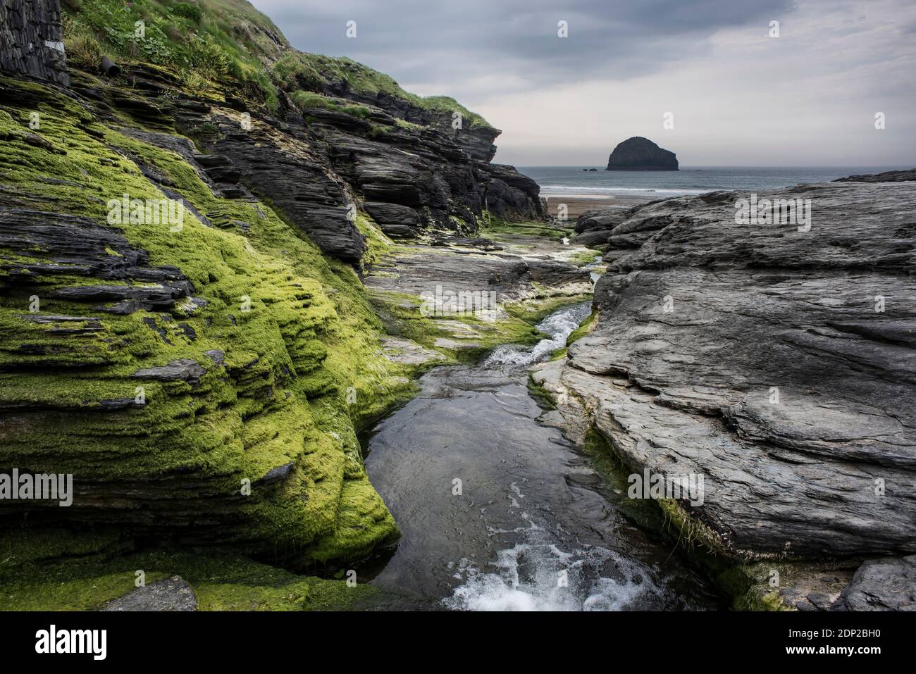 Trebarwith Strand on the Cornwall rugged coast Stock Photo - Alamy