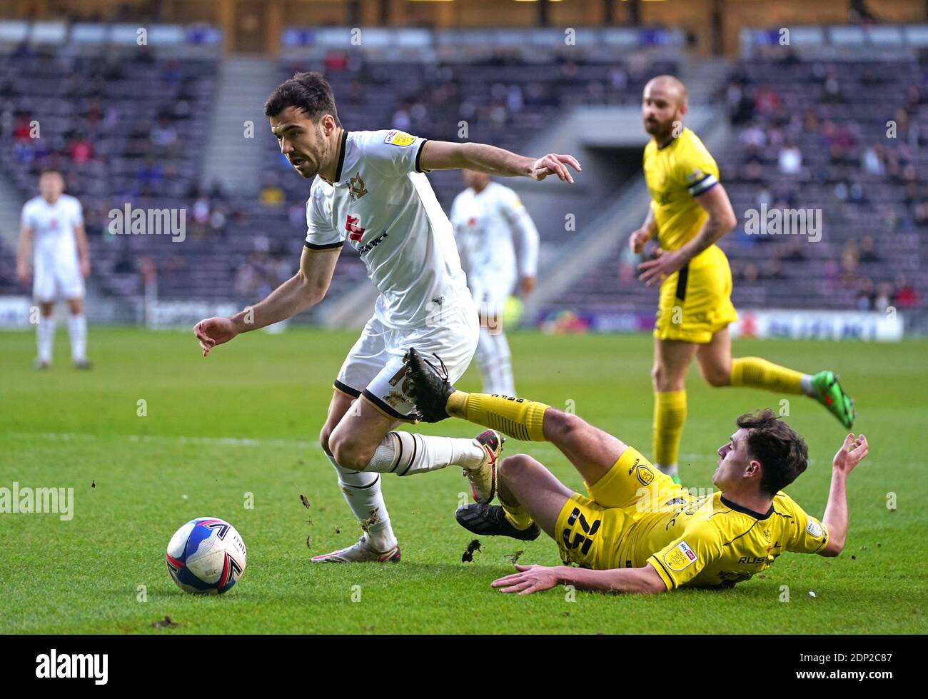 Milton keynes dons scott fraser hi-res stock photography and images - Alamy