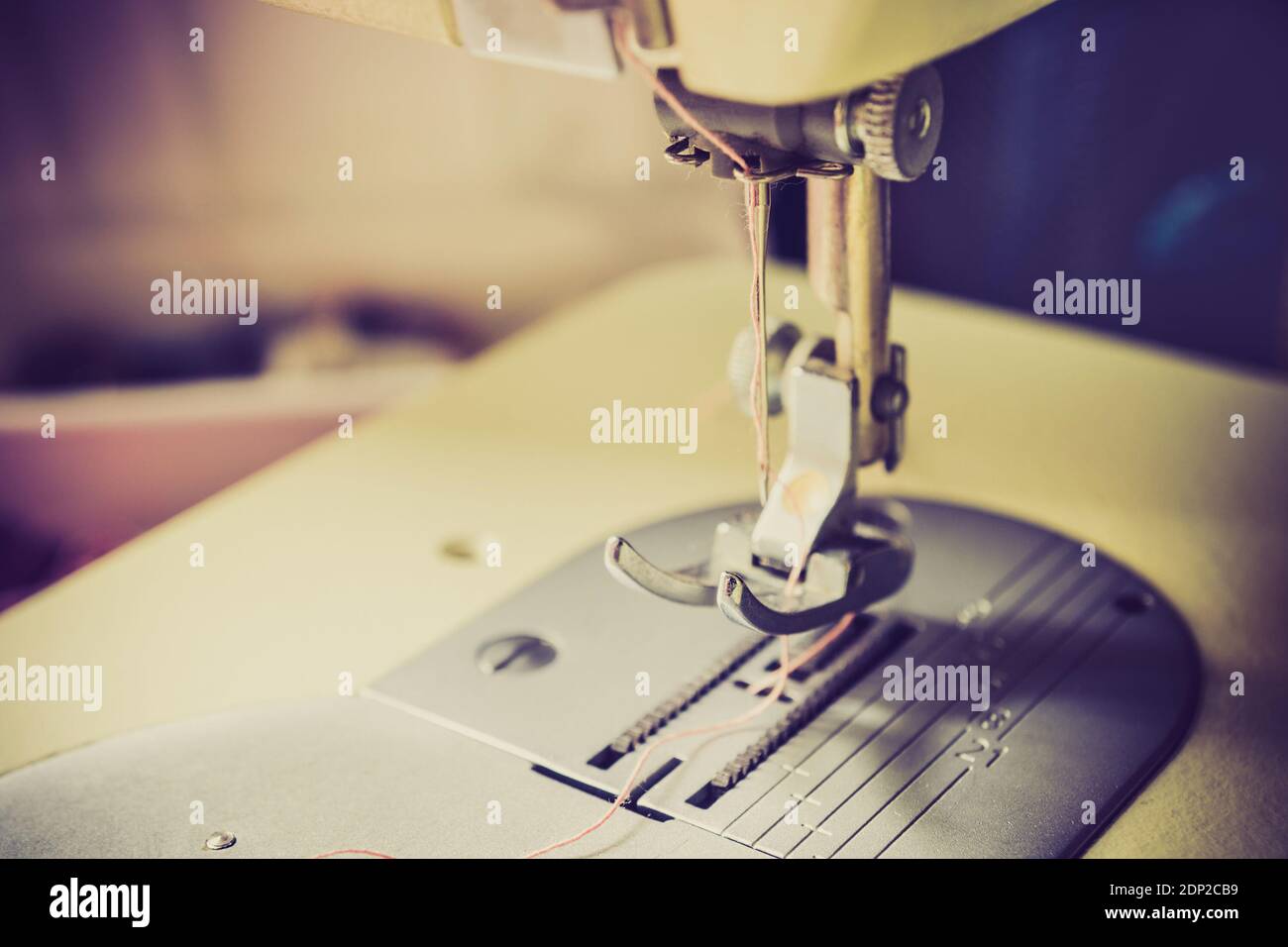 Needle sewing machine hi-res stock photography and images - Alamy