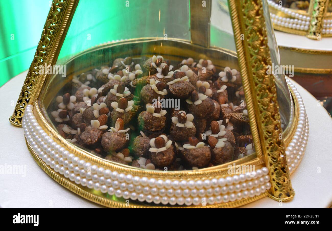 African traditional food platter hi-res stock photography and images ...