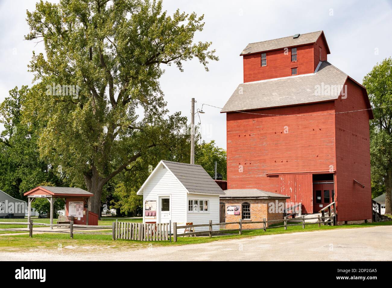 Old Fashioned Elevator High Resolution Stock Photography and Images - Alamy