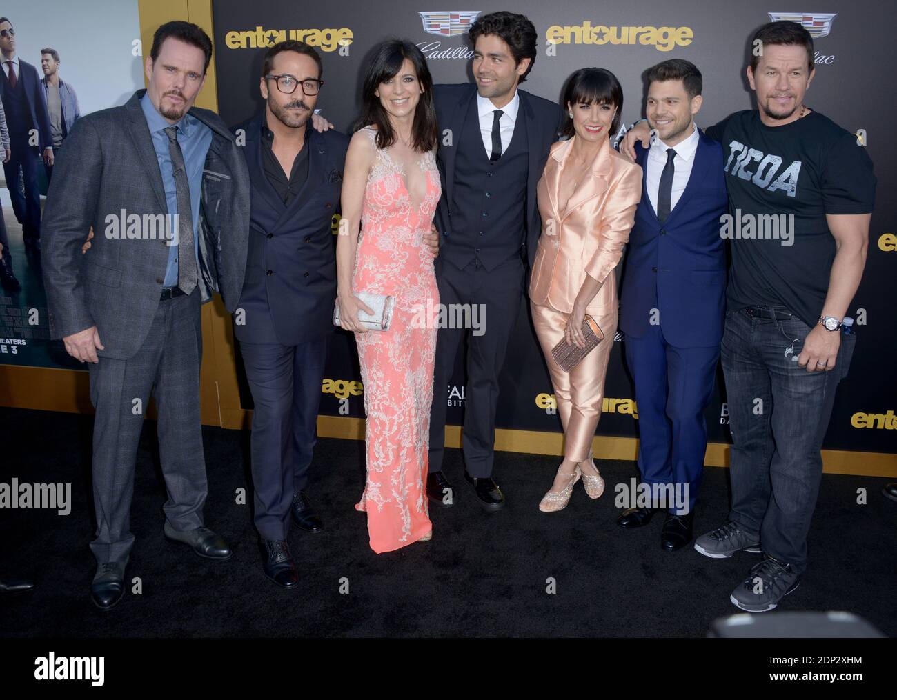 Kevin Dillon, Jeremy Piven, Perrey Reeves, Mark Wahlberg and Jerry ...