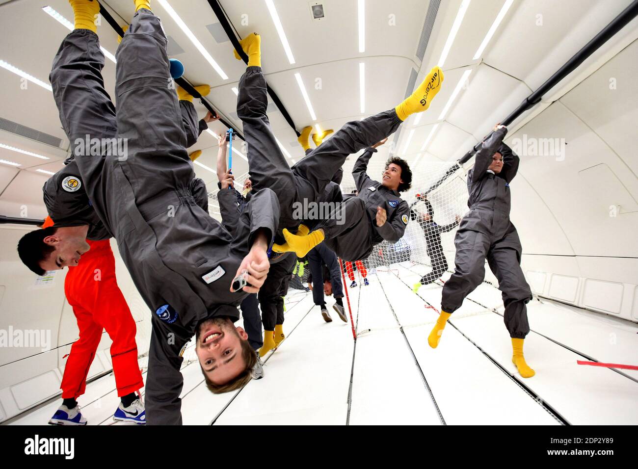 Zero g place hi-res stock photography and images - Alamy