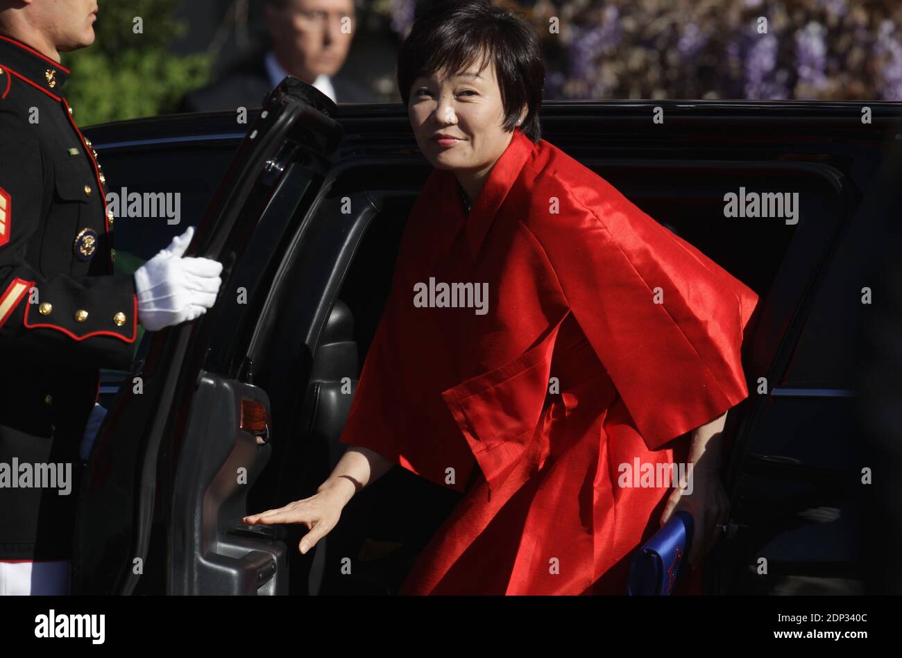 (AFP OUT) Japanese first lady Akie Abe comes out from a limousine ...