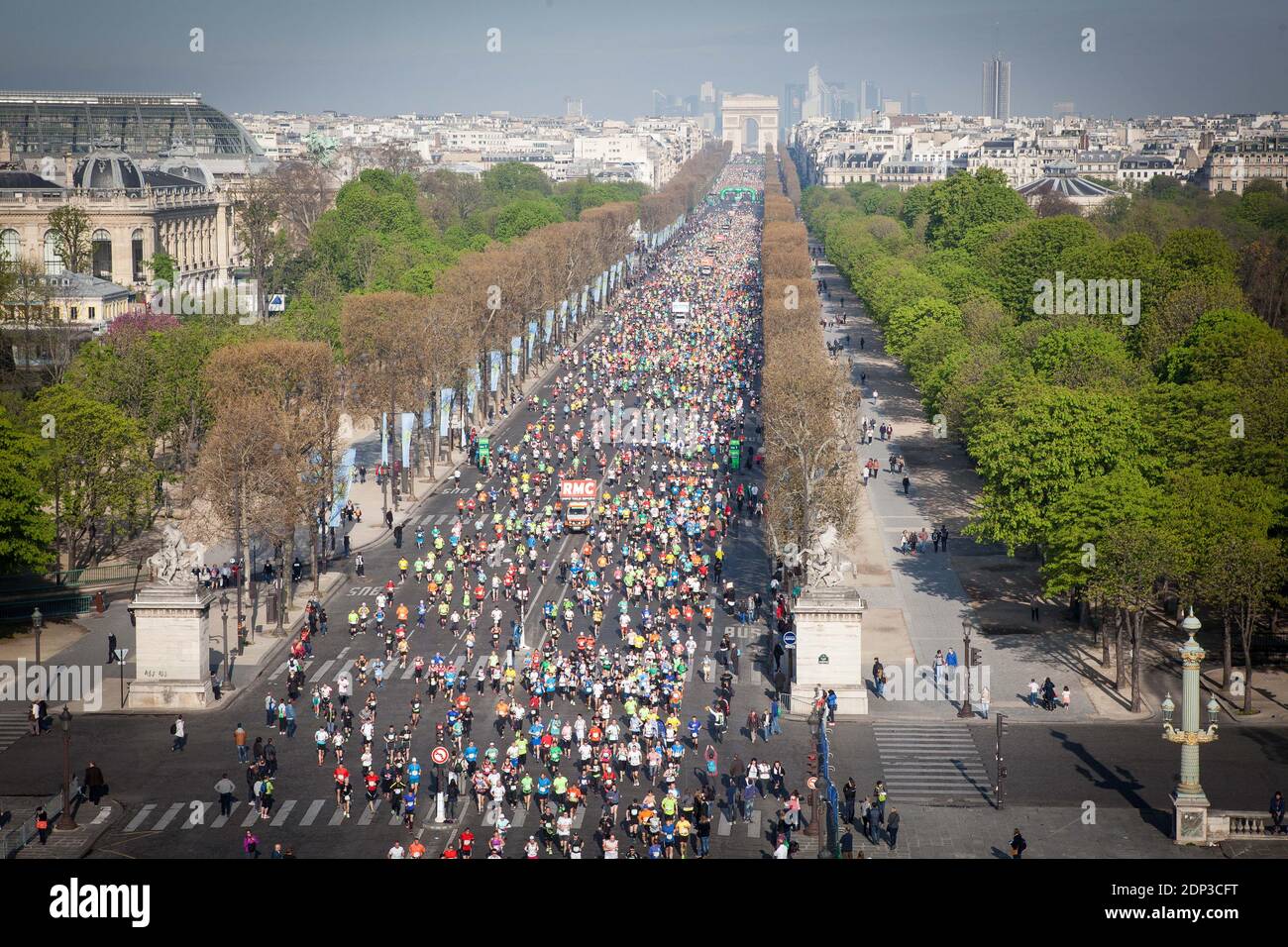 Atmosphere during the 39th "The Schneider Electric Marathon de Paris ...