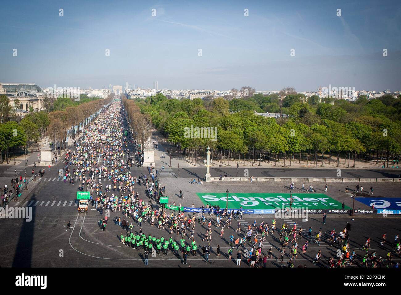 Atmosphere during the 39th "The Schneider Electric Marathon de Paris ...