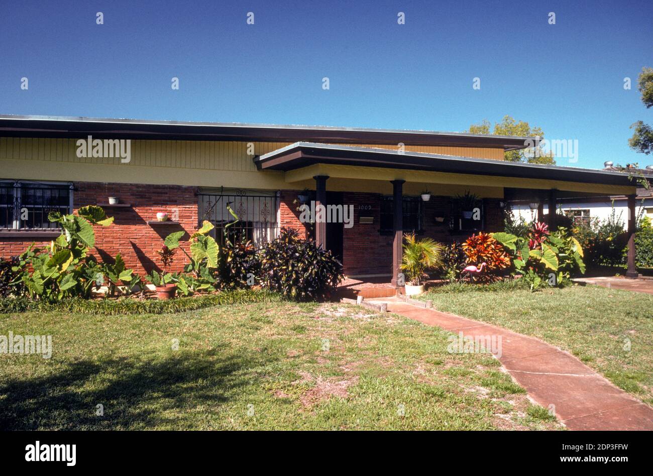 Ranch style home hi-res stock photography and images - Alamy