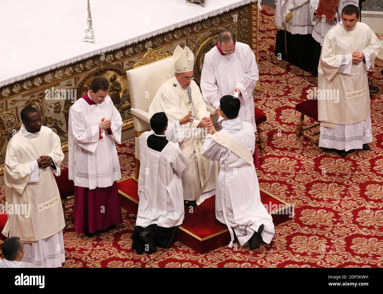Priests in st peters basilica hi-res stock photography and images - Alamy