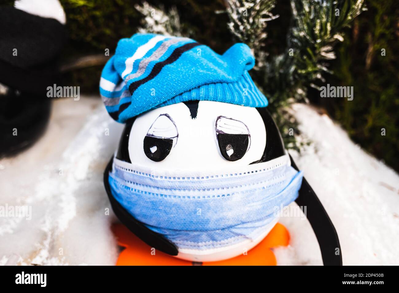 Christmas cartoon penguin hi-res stock photography and images - Alamy