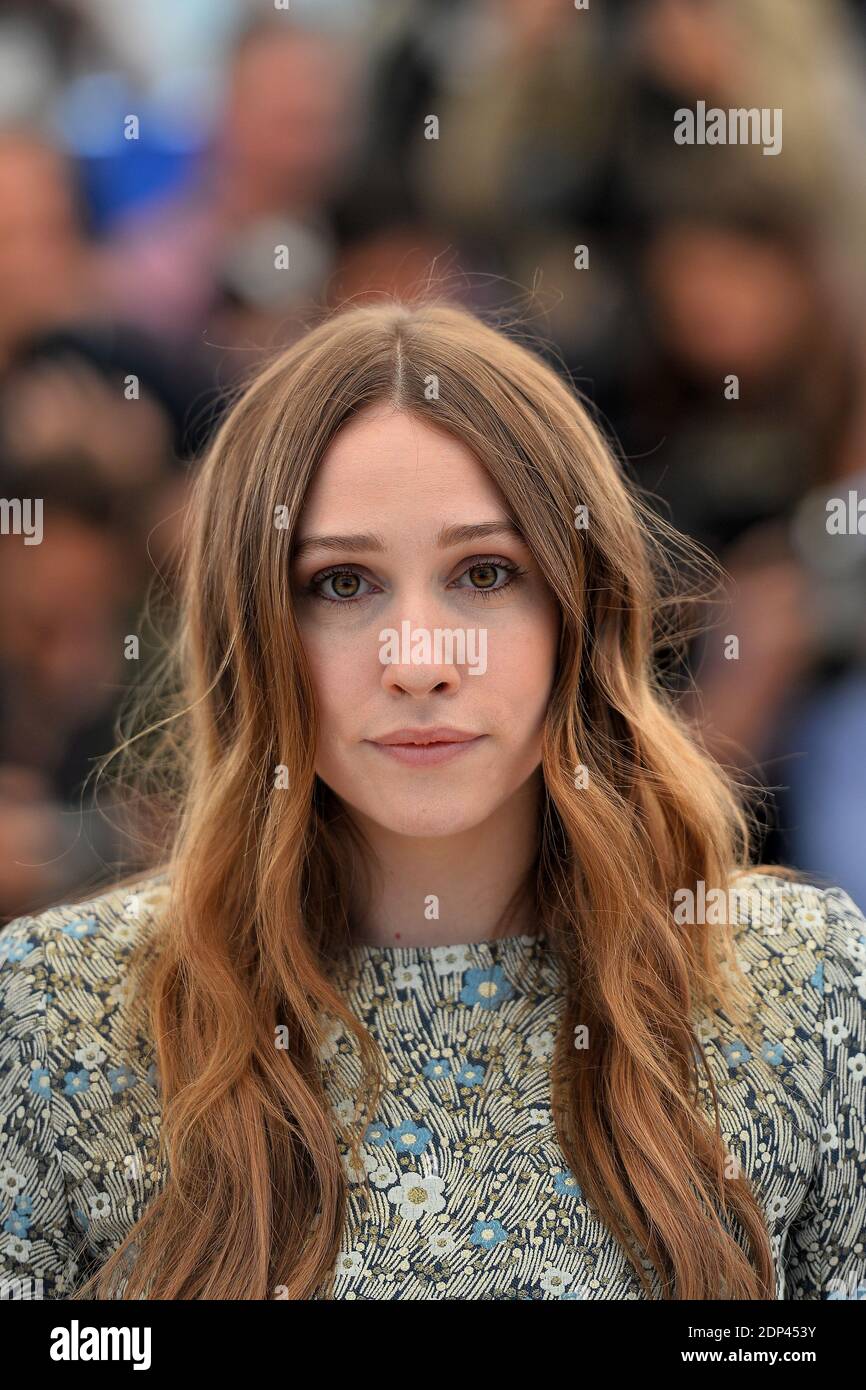 Sarah Sutherland posing at the photocall for the film Chronic as part ...