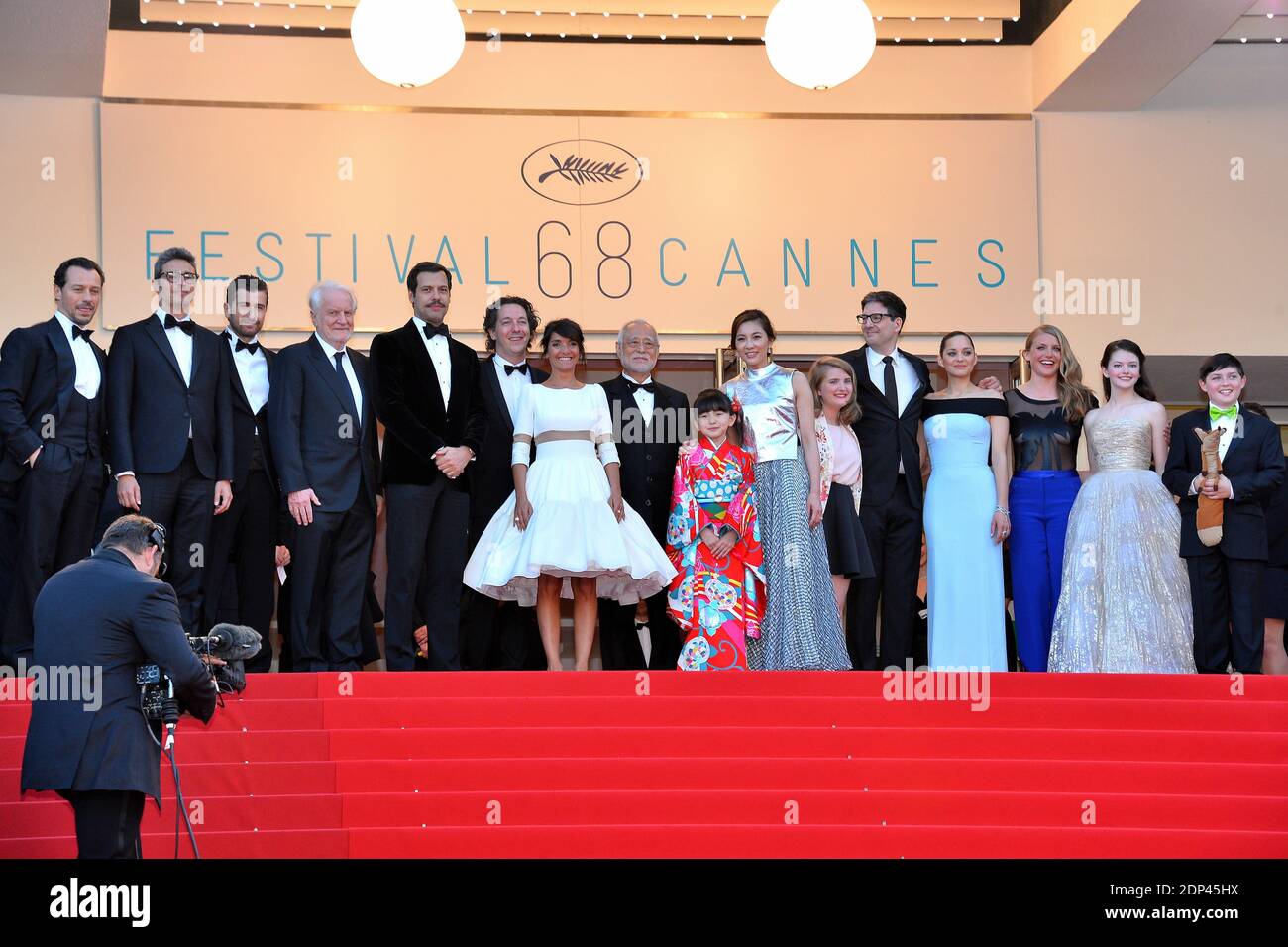 Riley Osborne, Mackenzie Foy, Mark Osborne, Marion Cotillard, Clara ...