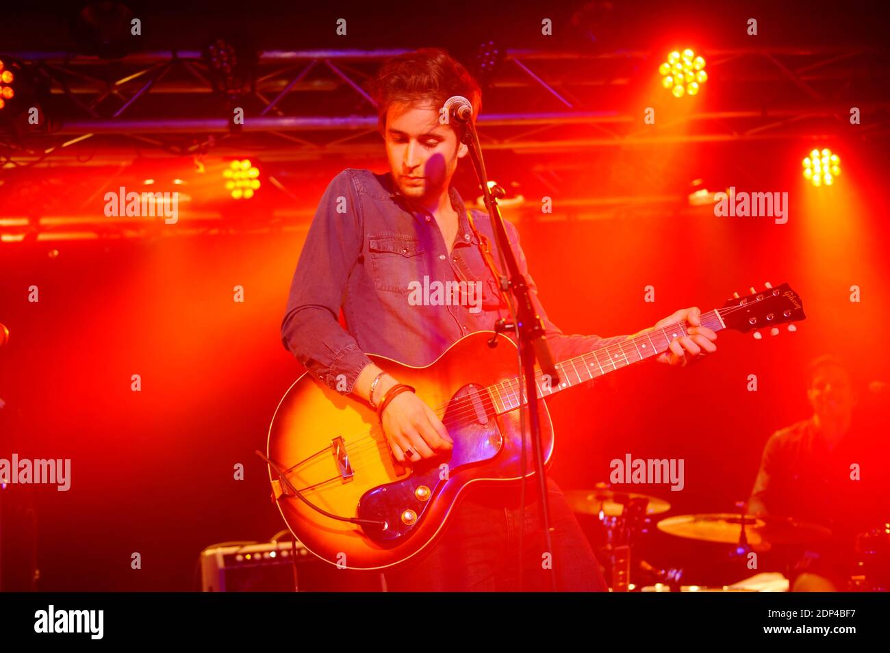 EXCLUSIF Sacha Page aka French Tobacco pendant son concert a la Boule ...