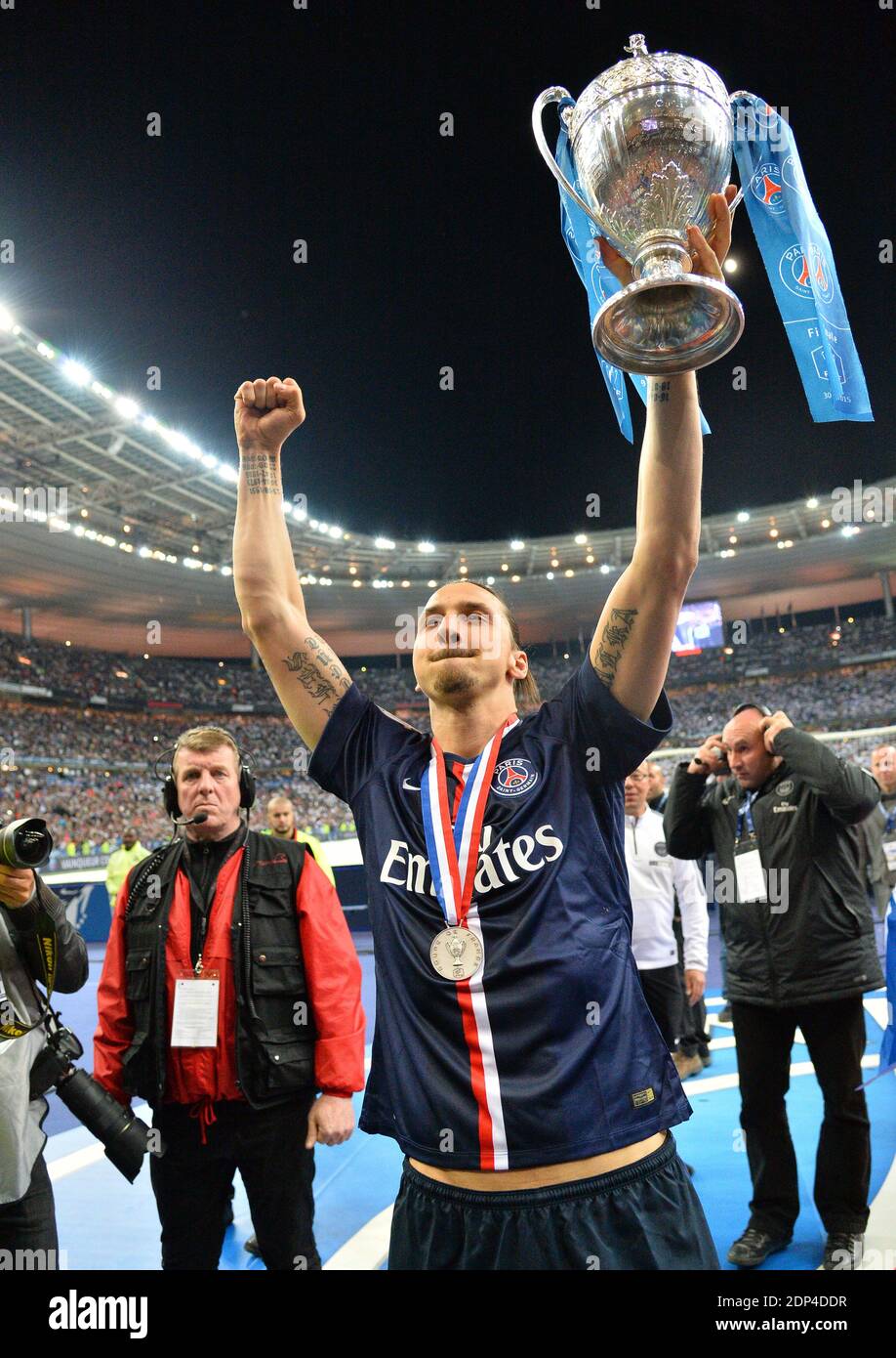 Zlatan ibrahimovic trophy hi-res stock photography and images - Alamy