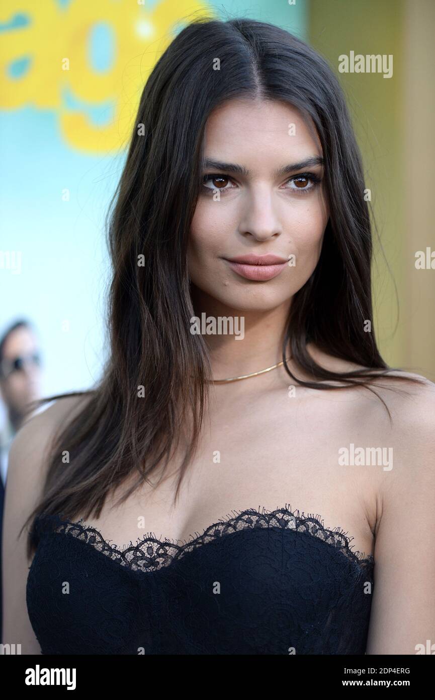 Emily Ratajkowski attends the Los Angeles premiere of Entourage at ...