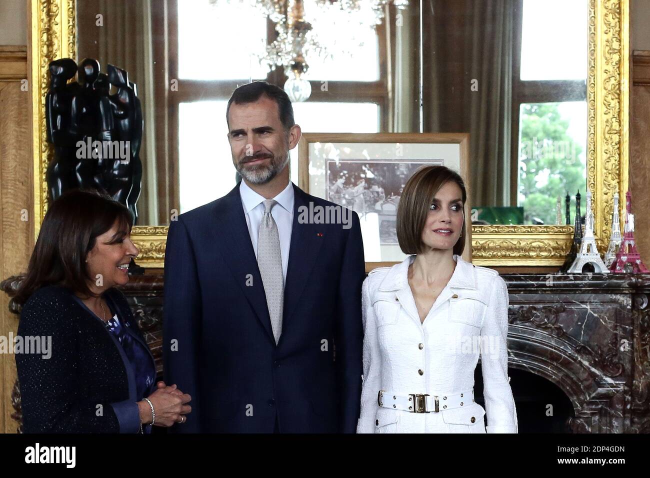 Spanish-born mayor of Paris, Anne Hidalgo receives King Felipe VI and ...