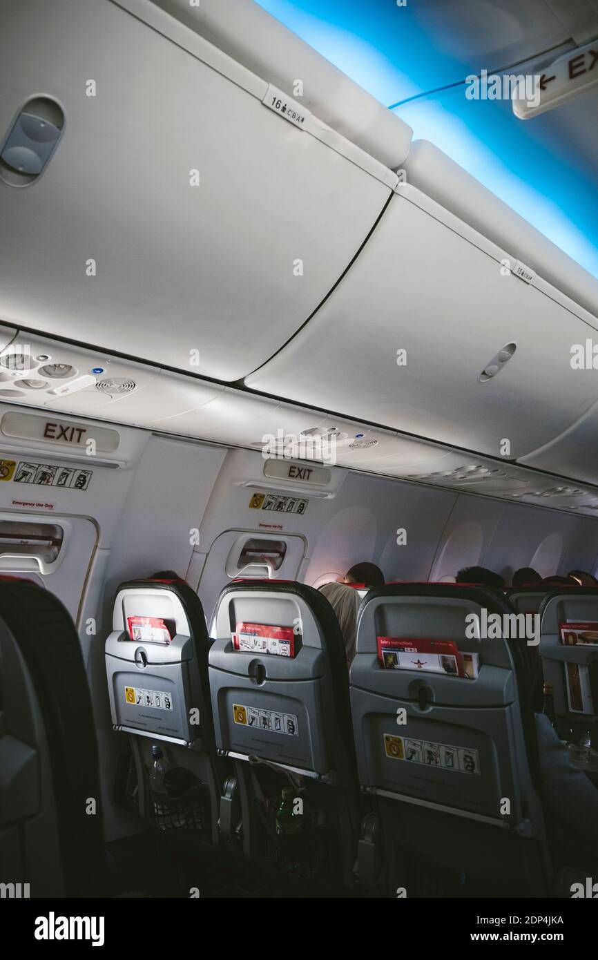 Commercial airplane flying overhead hi-res stock photography and images ...