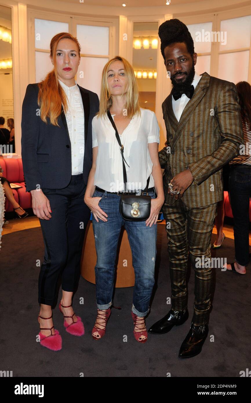 Emmanuelle Béart, Mary Alice Malone et Roy Luwolt assistent a l ...