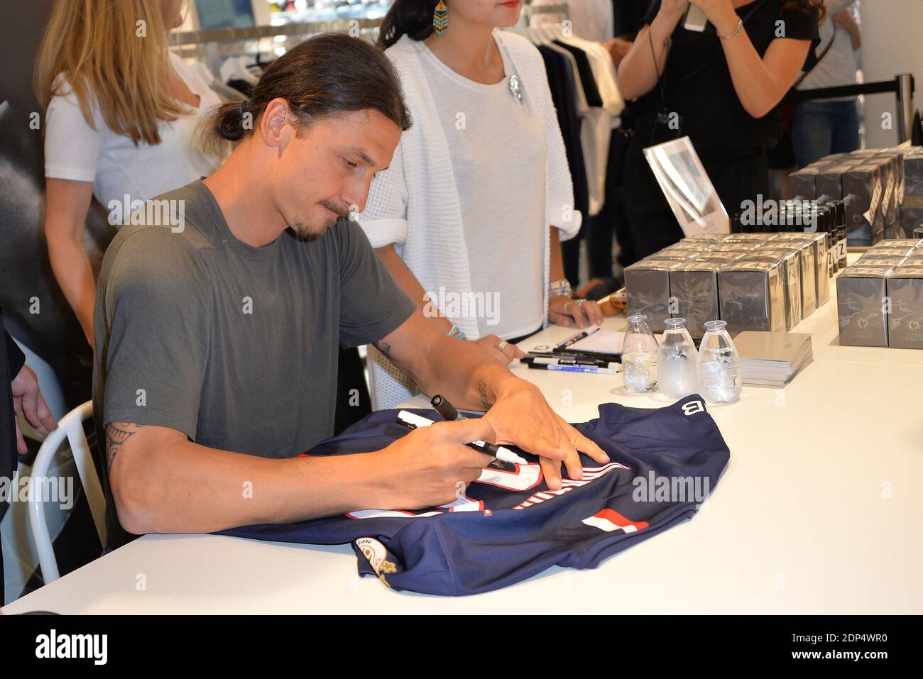 Zlatan Ibrahimovic signs autographs for his fan at Colette store for ...