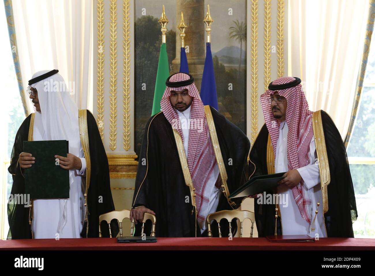 Saudi officials hi-res stock photography and images - Alamy