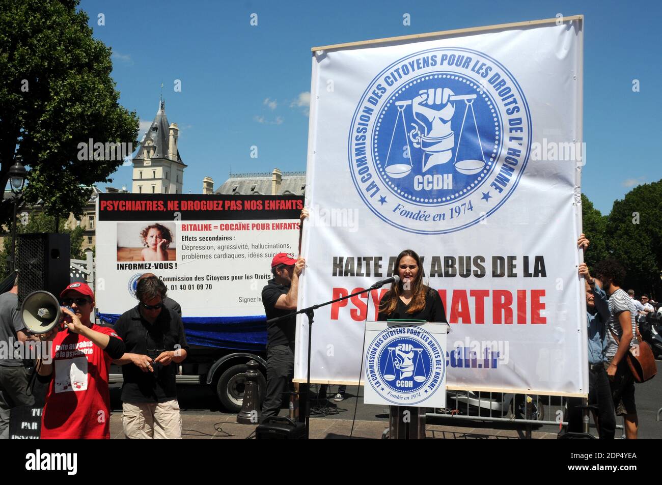 Human rights protest paris hi-res stock photography and images - Alamy