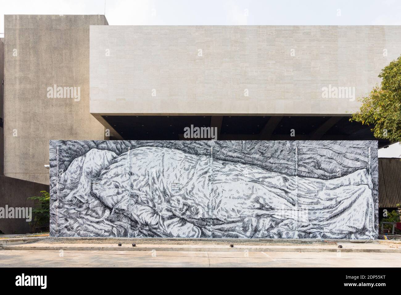 The massive art mural work of Filipino artist Archie Oclos in Manila ...