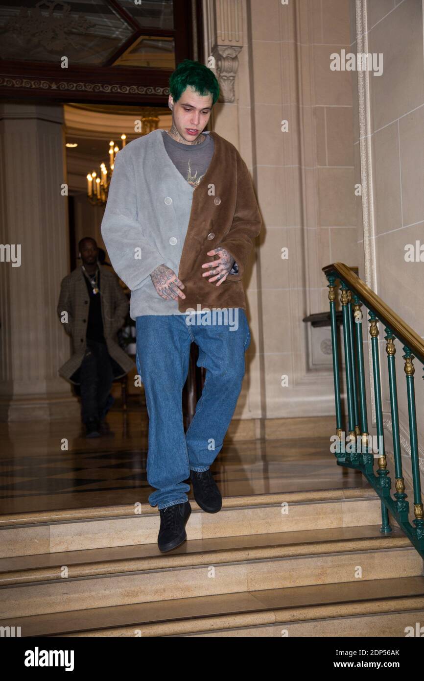 RITA ORA ET RICHARD HILFIGER 'RICKY HIL' SORTENT DE LEUR HOTEL Photo by ...