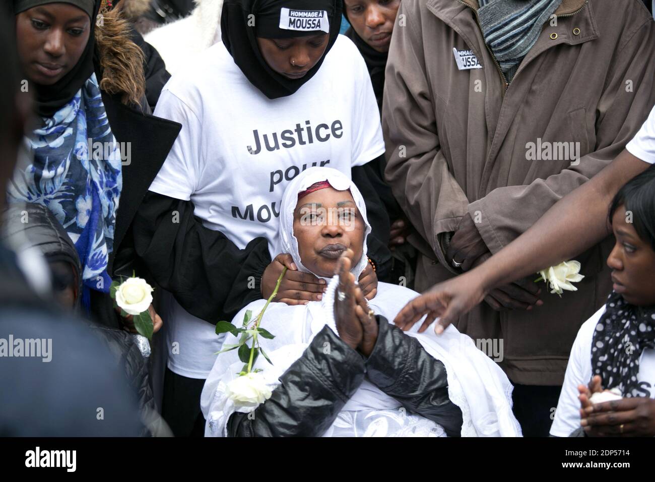 MERE DE MOUSSA - TRAPPES - MARCHE BLANCHE EN HOMMAGE A MOUSSA Photo by ...