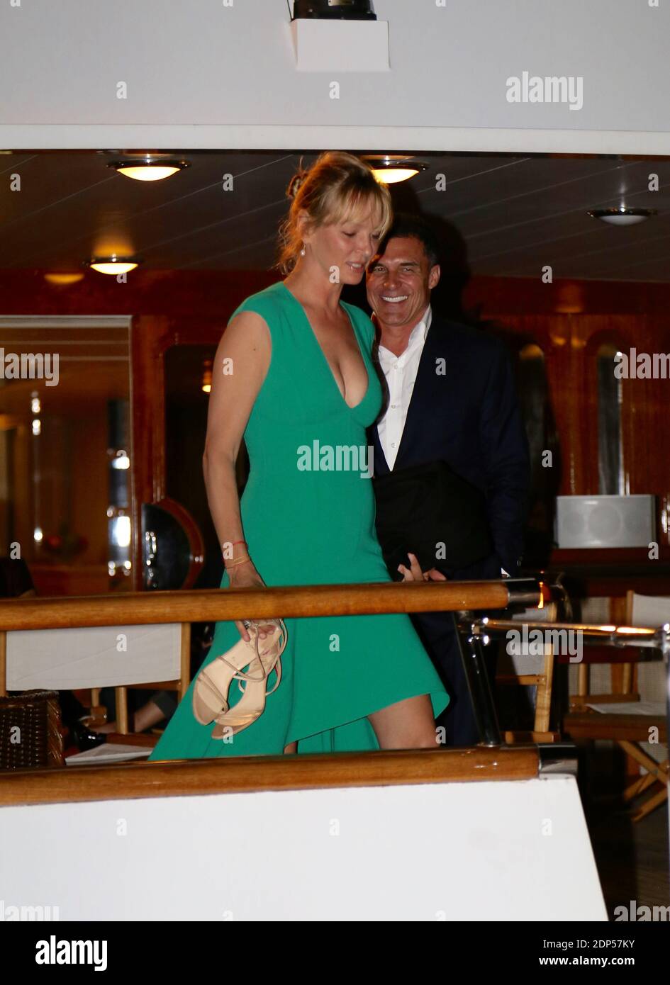 UMA THURMAN ENCEINTE SUR UN YACHT AU PORT DE CANNES - 68EME FESTIVAL DE ...