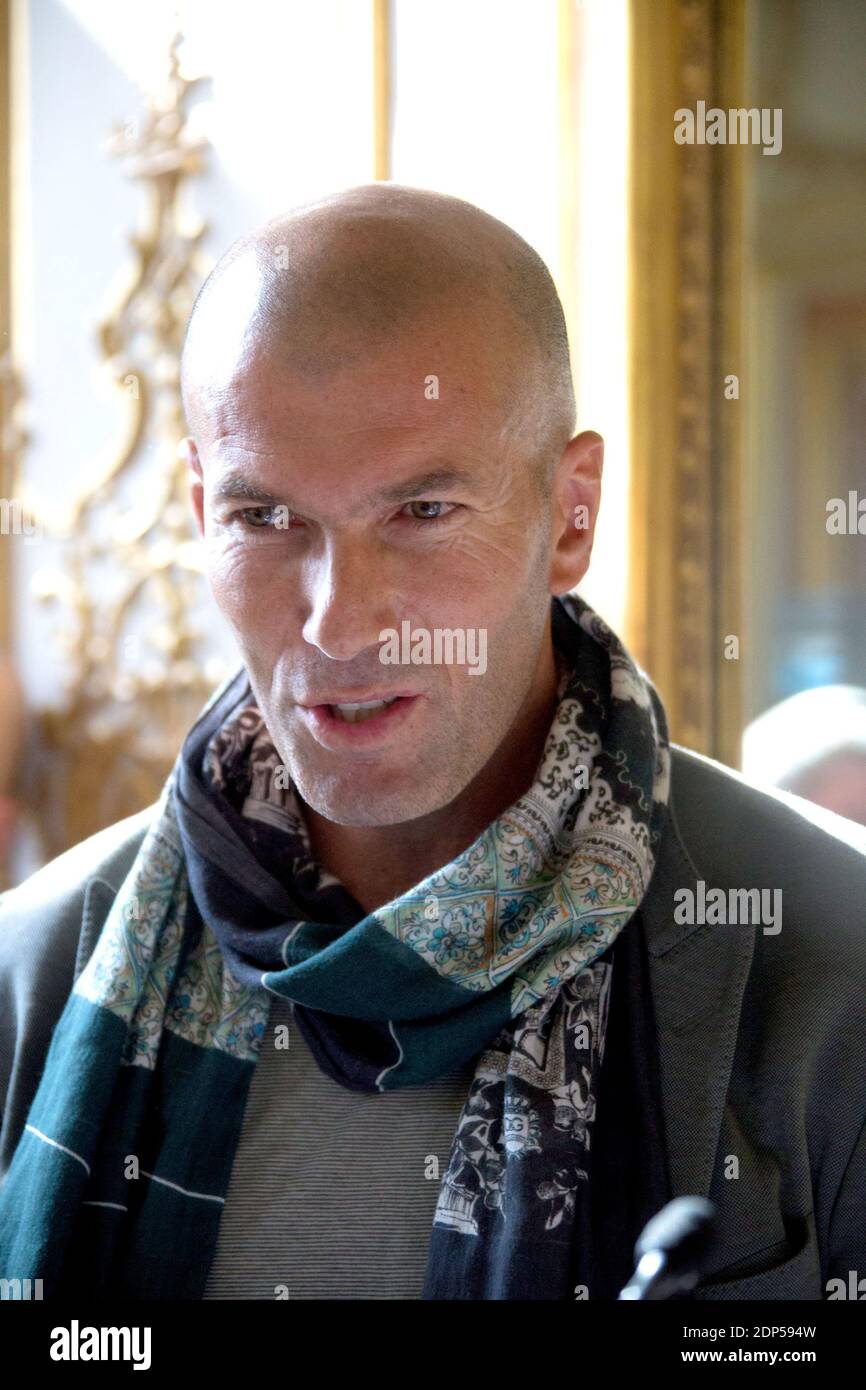 ZINEDINE ZIDANE - LANCEMENT DU LIVRE 'LE DESSEIN D'ELA' Photo by Nasser ...