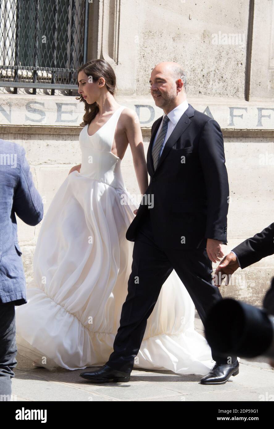 MARIAGE PIERRE MOSCOVICI AVEC ANNE-MICHELLE BASTERI A L'HOTEL DE VILLE ...