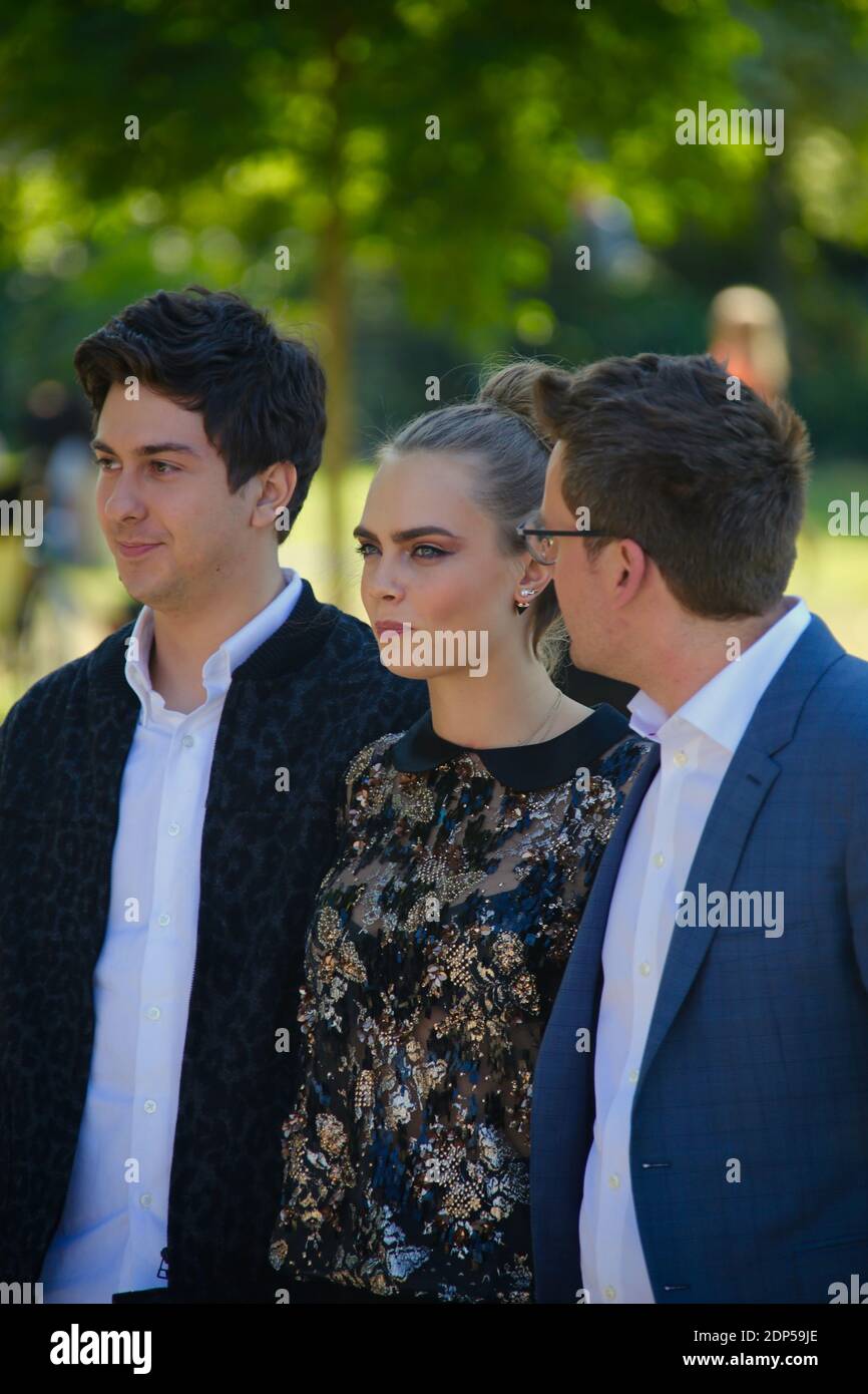 NAT WOLFF, CARA DELEVINGNE ET JOHN GREEN - ARRIVE AU PHOTOCALL DU FILM ...