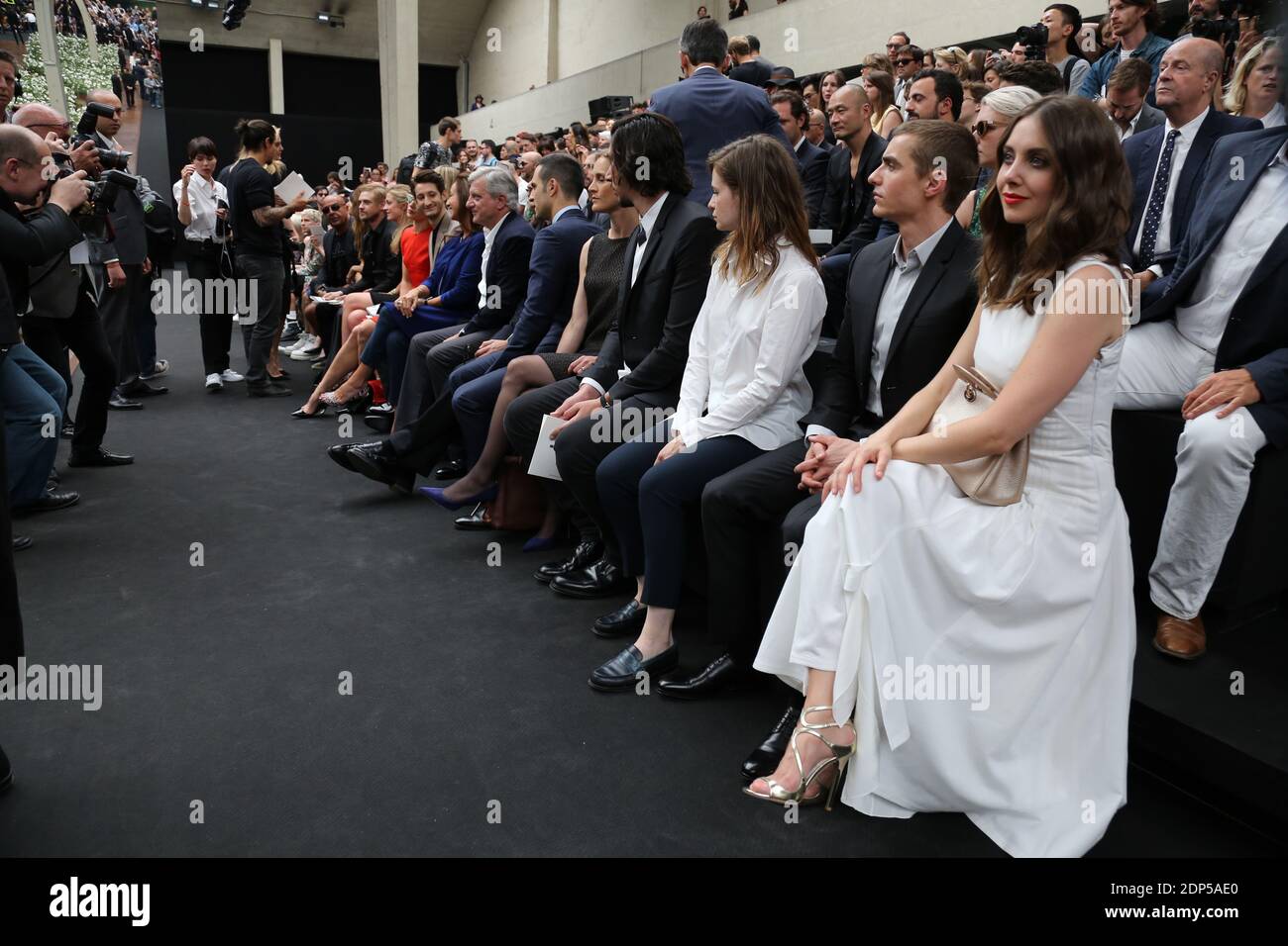 - FRONT ROW DEFILE DIOR HOMME - FASHION WEEK DE PARIS Photo by Nasser ...