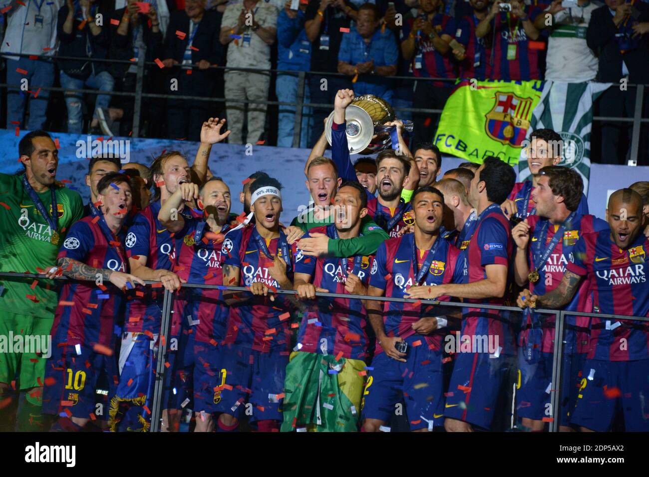 Barcelona players lift the UEFA Champions League Trophy on the Balcony ...