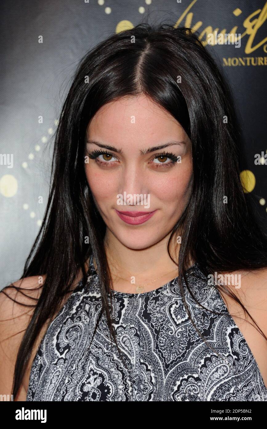 Lea Castel assiste au prix Gold de la TNT au theatre Bobino a Paris ...