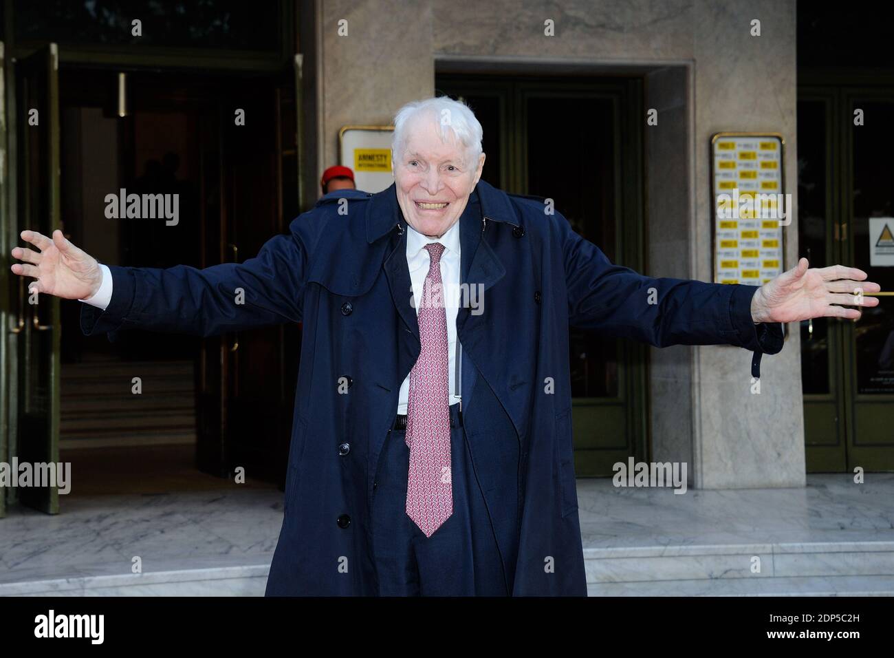 Le Professeur Christian Cabrol assiste au 21eme Gala Musique Contre l ...