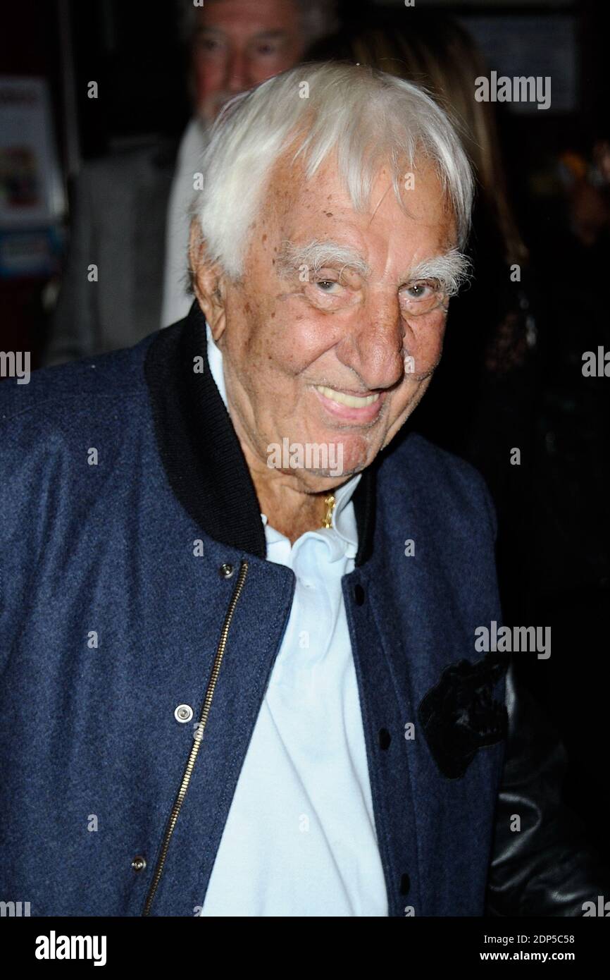 Charles Gerard assiste a la representation publique de L'Entree Des ...