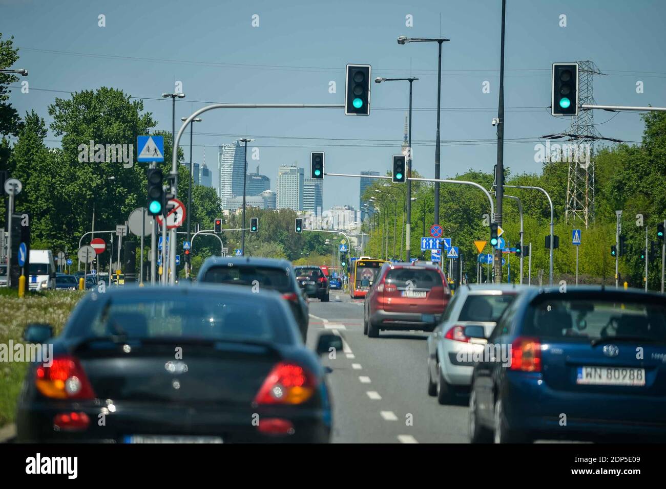 Car expressway hi-res stock photography and images - Alamy