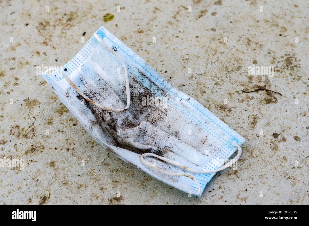 Forgotten or discarded surgical mask on ground Stock Photo - Alamy