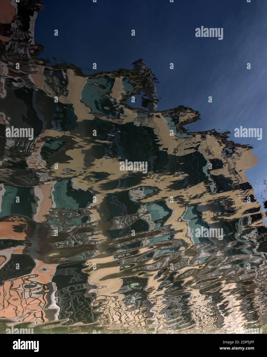 Water ripples reflection building hi-res stock photography and images ...