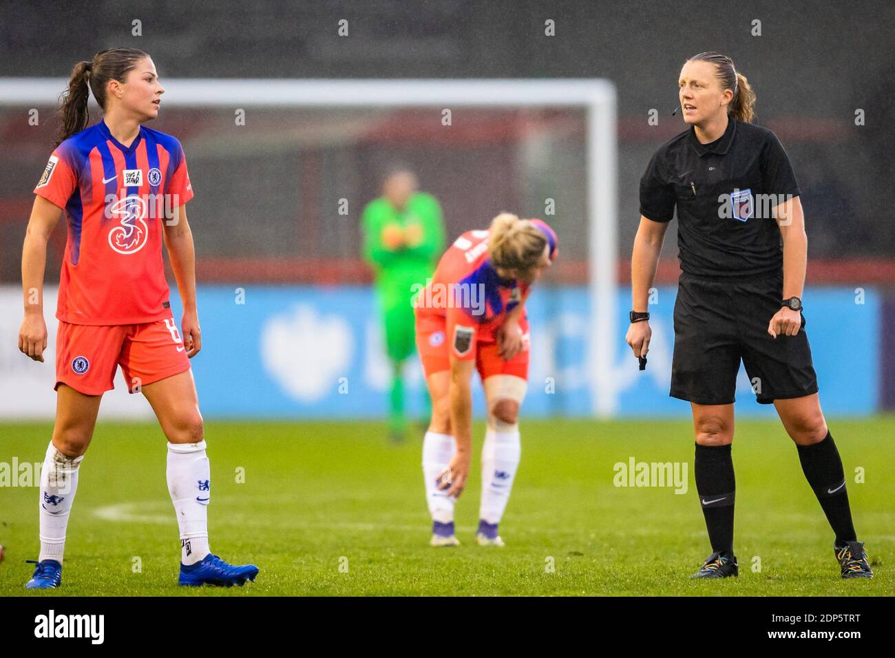 Melanie Leupolz #8 of Chelsea & Lisa Benn (Referee Stock Photo - Alamy